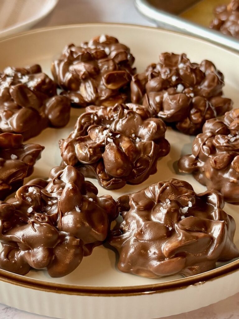Crockpot Chocolate Peanut Clusters